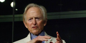 Tom Wolfe's Lesson on Writing with Pizzazz - The Elements of Writing